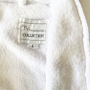 Marriott | Intimates & Sleepwear | The Jw Marriott Velour Bath Robe Is ...